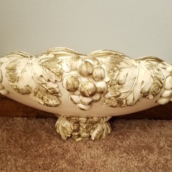 Universal Statuary | Accents | Wall Planter Grapes Universal Statuary ...